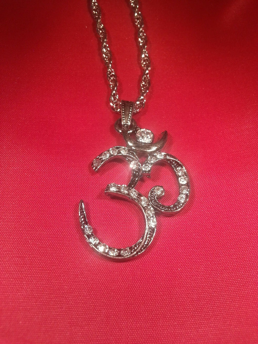 Hindu om legend pendant vintage look silver plated with stunning chain ...