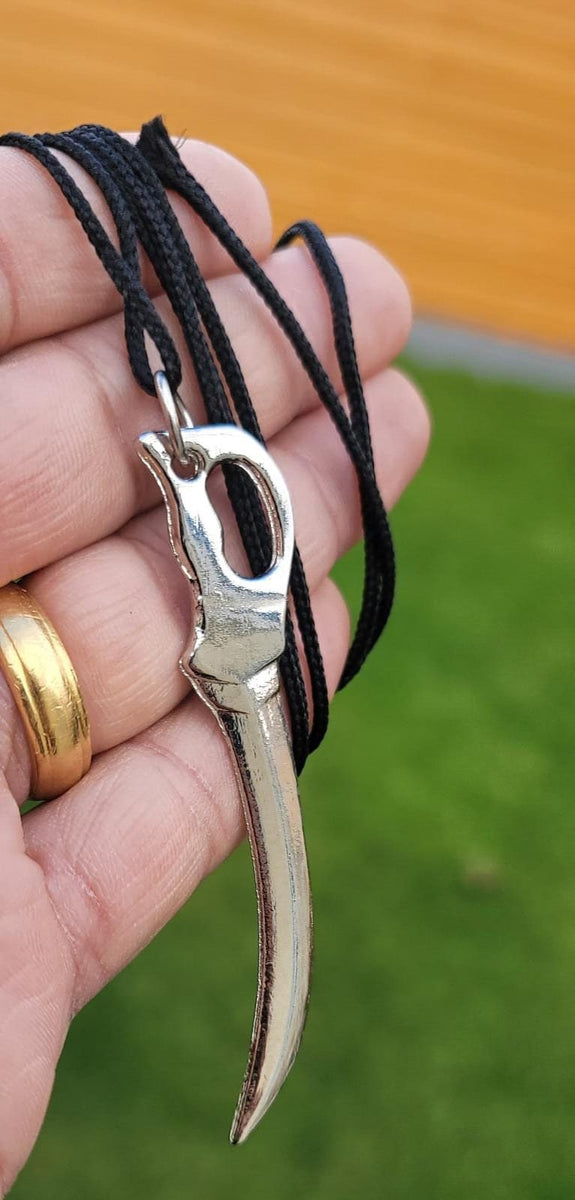 Steel hindu punjabi sikh singh kaur sword kirpan pendant in thread nec ...