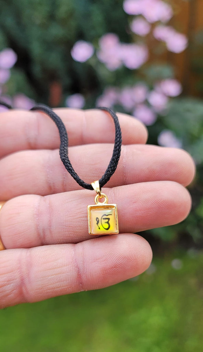 Ek Onkar Pendant Tiny Sikh Locket Punjabi Singh Gold Plated Amulet thr ...